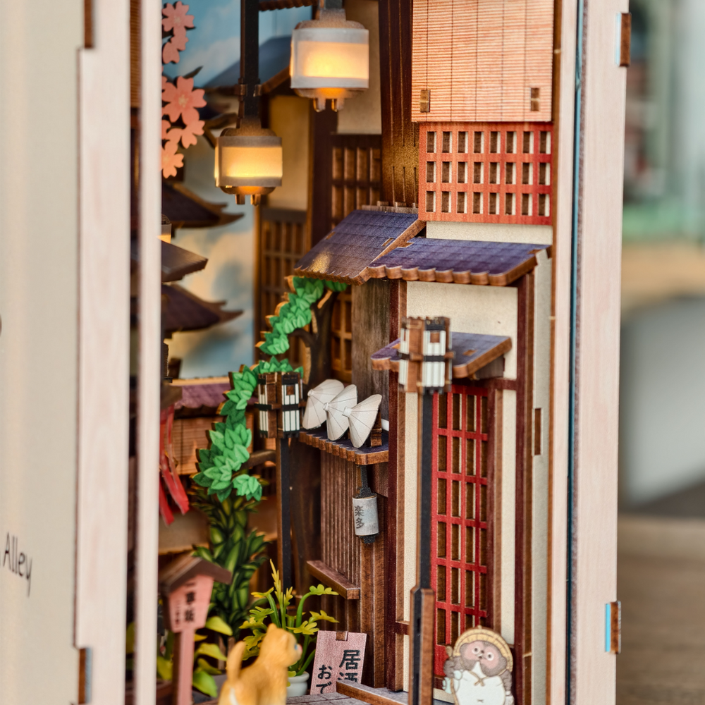Kyoto Gion Book Nook | Anavrin (Ships out 18th January 2025)