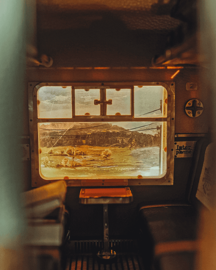 1940s Train Cabin Book Nook Kit (Motion Scene) – Anavrin